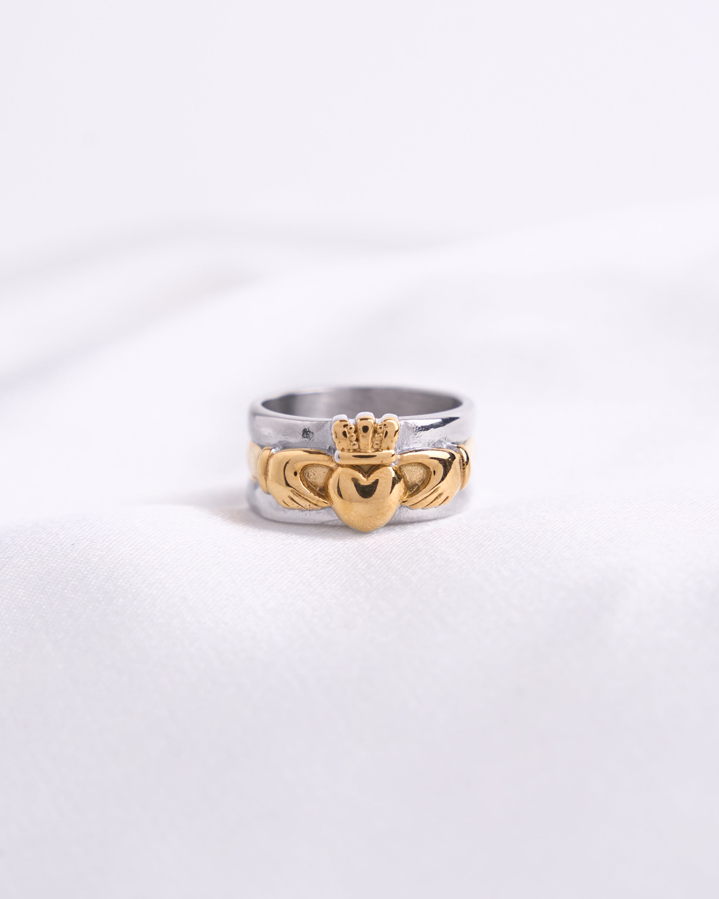 Two Tone Claddagh Ring – Fíor Jewellery